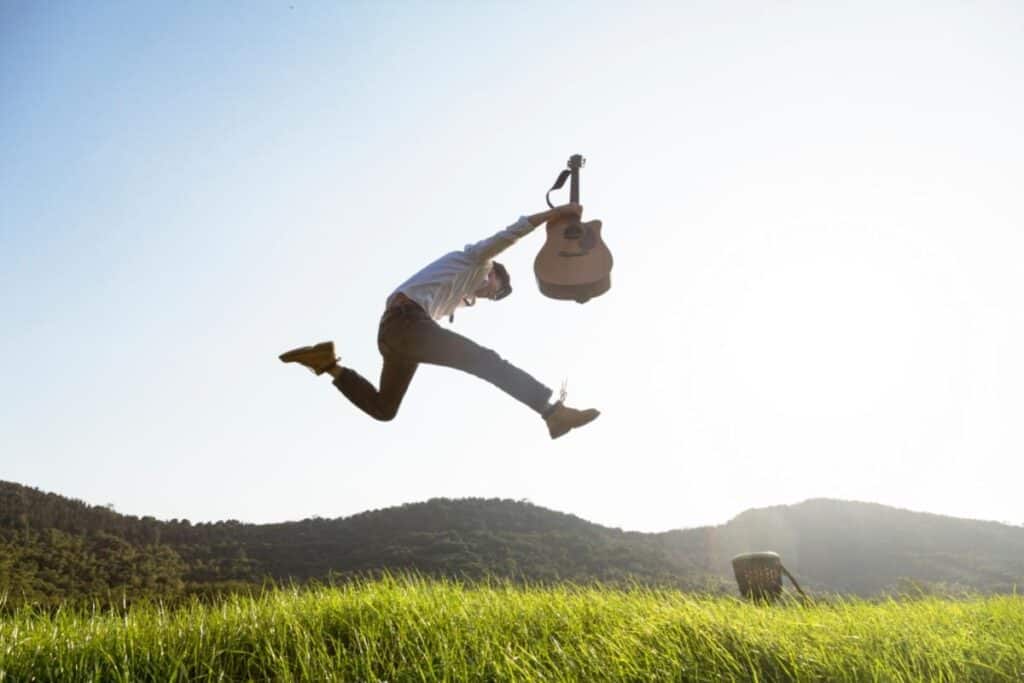 How To Jump With A Guitar (Explained!) – Hobby Guitarist